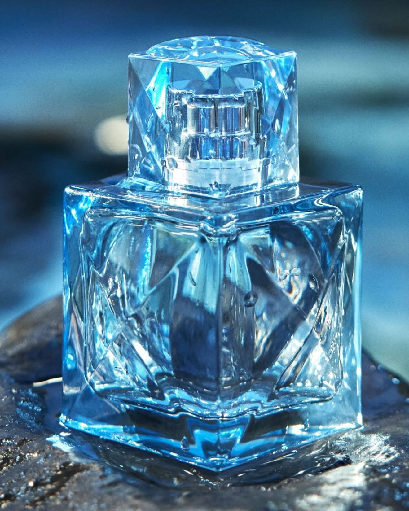 KHLOÉ KARADASHIAN IS LAUNCHING A NEW FRAGRANCE – XO Diva D